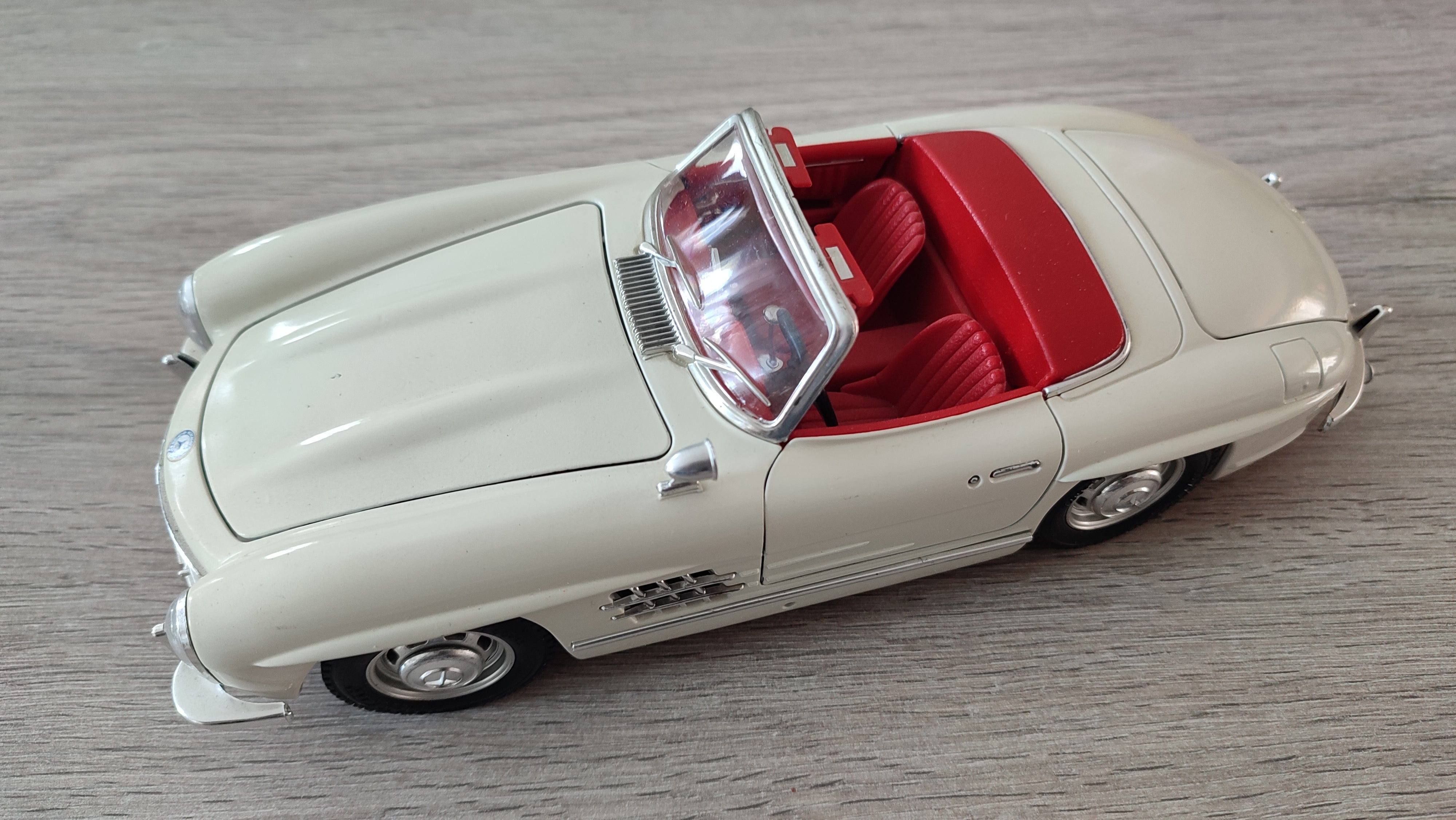 Bburago burago Mercedes-Benz 300 SL 1957 Roadster 1/18 1/18e 1/18ème ...